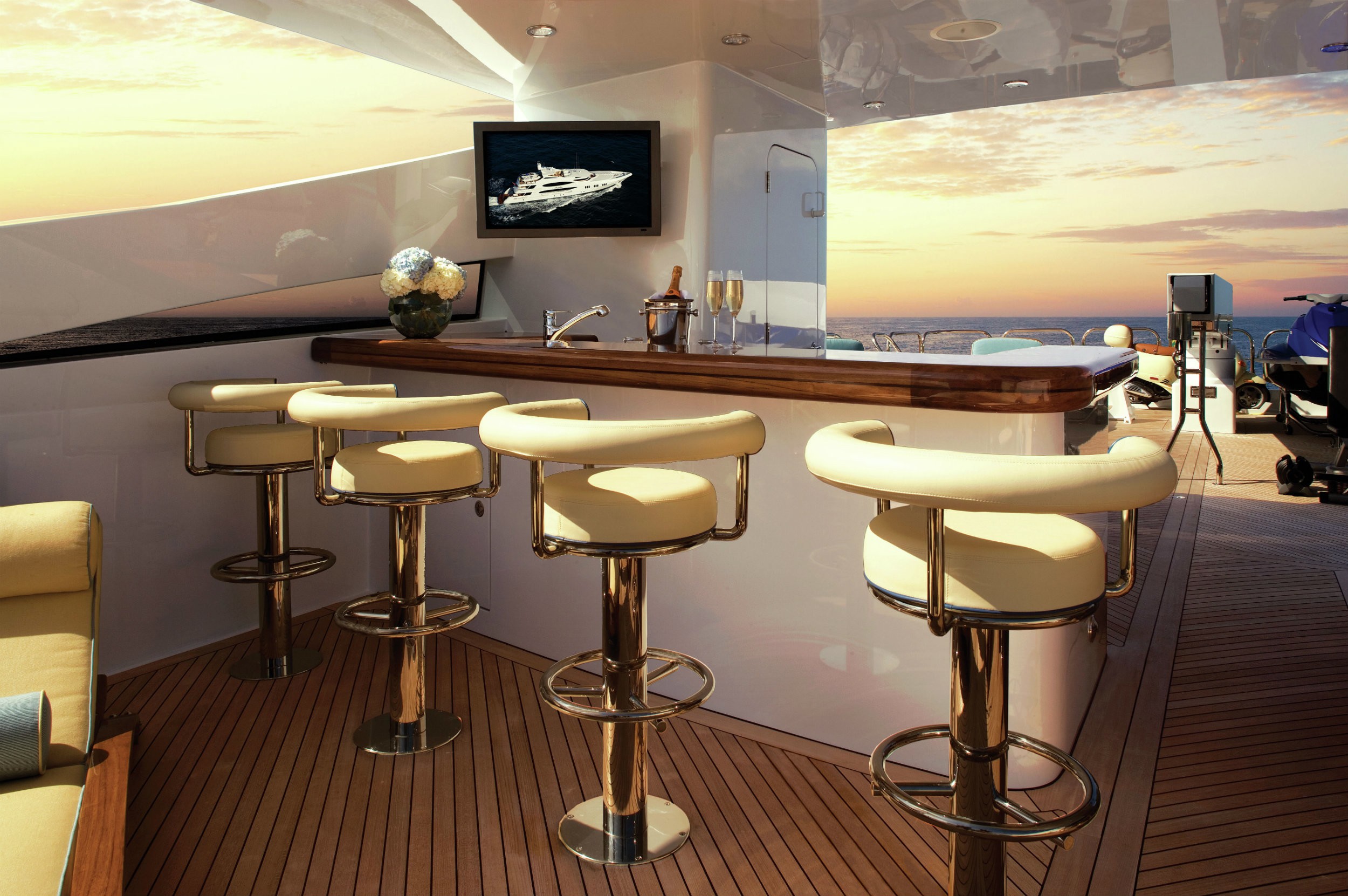 Yacht REEF CHIEF, Trinity Yachts | CHARTERWORLD Luxury Superyacht Charters